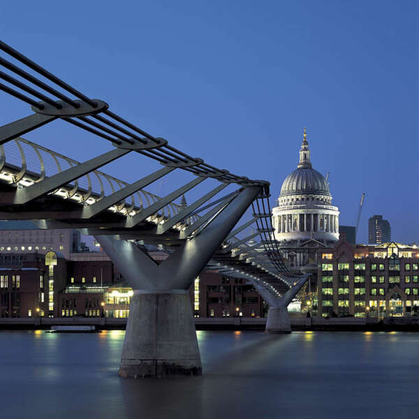 > Millennium bridge by Foster + Partners | ARCHIVIBE